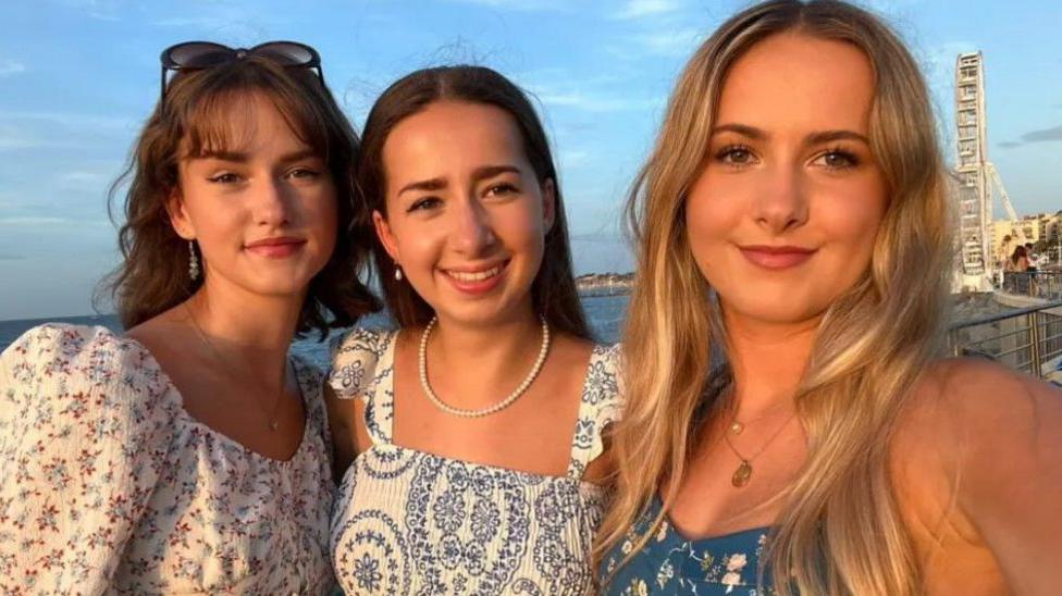 Becky Excell: Writing gluten-free books helped me with anorexia - BBC News