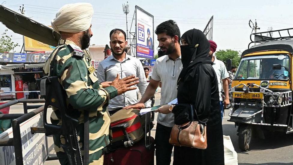 Pahalgam attack: Families separated at India-Pakistan border - BBC News