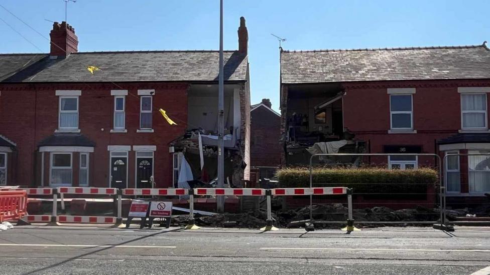 'I only have pyjamas and handouts after Chester tractor crash' - BBC News