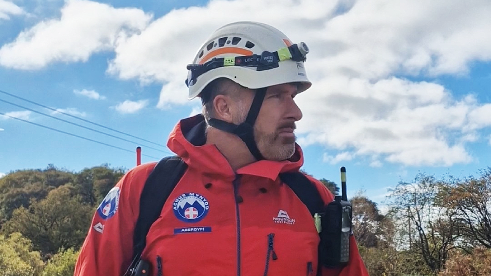 Warning about using AI for festive swim tide time advice - BBC News