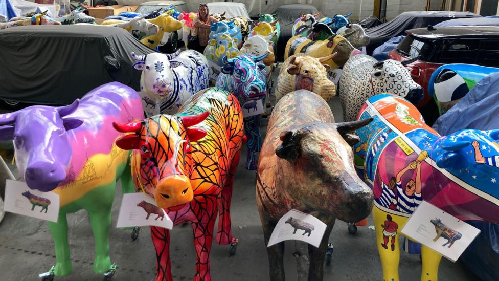 Oxfordshire painted ox sculptures in place for art trail - BBC News