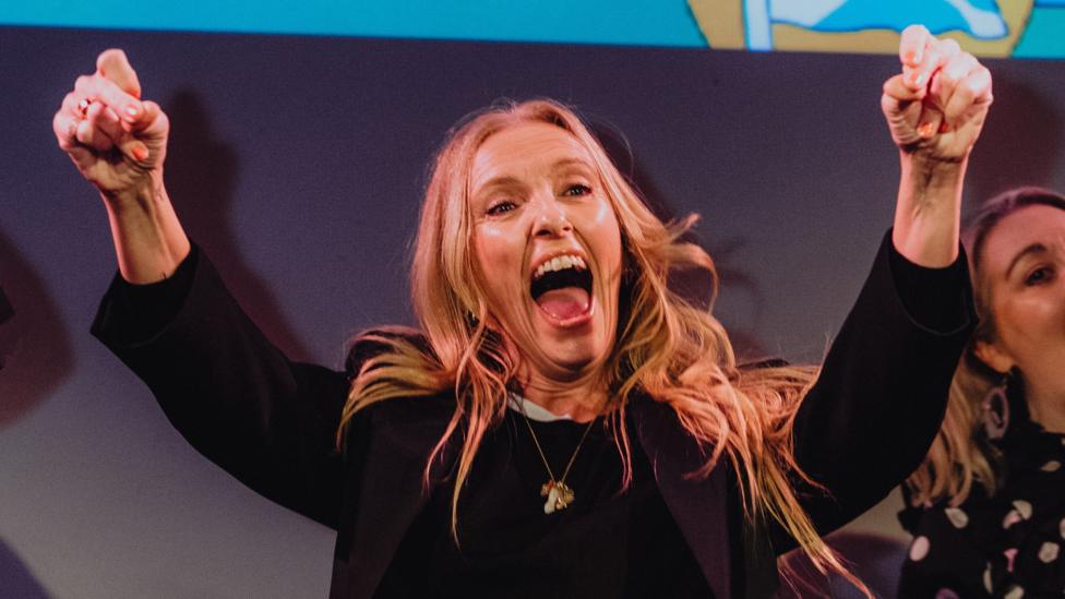 Muriel's Wedding star Collette dances into Glasgow - BBC News