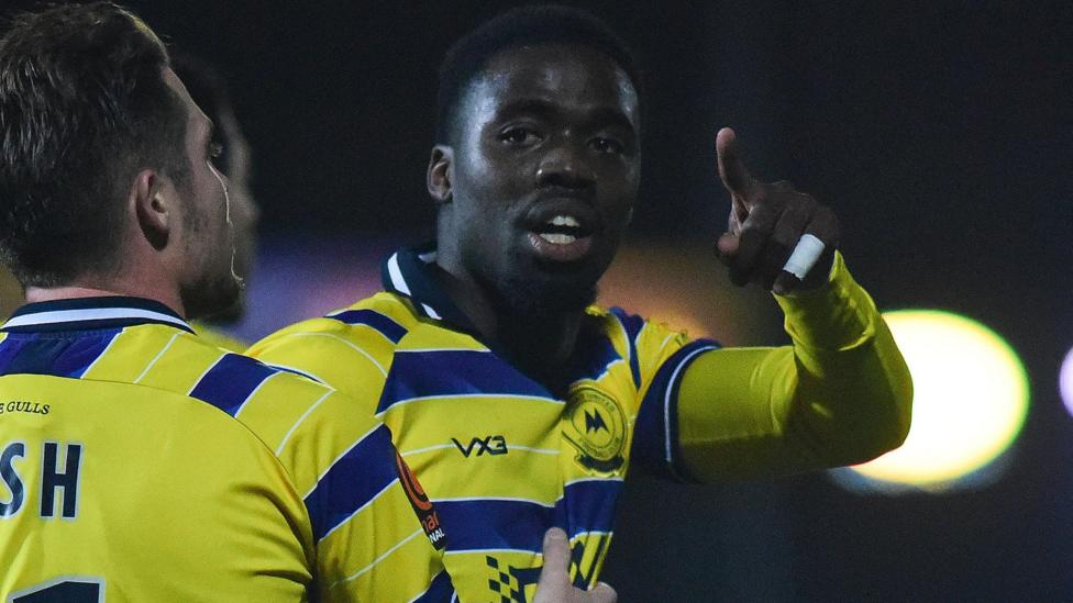 Torquay United beat Worthing 2-1 after second-half comeback - BBC Sport