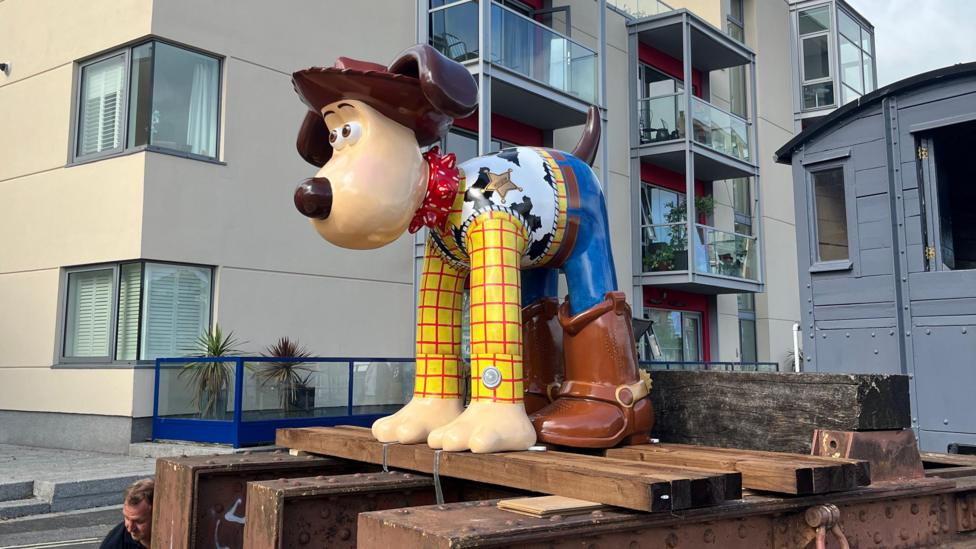 Bristol's Wallace and Gromit sculpture trail launched by Nick Park ...