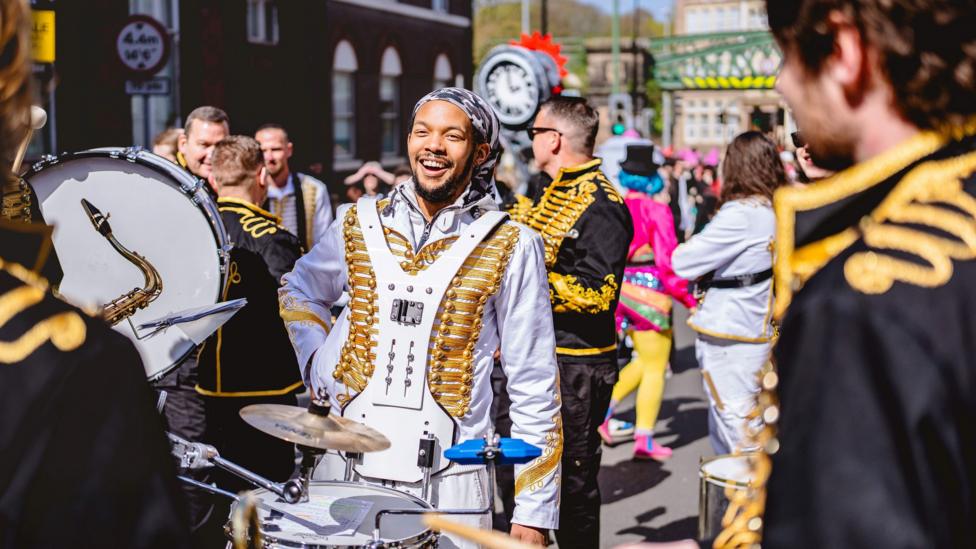 Biggest yet, promise Longton Carnival and Pig Walk organisers - BBC News