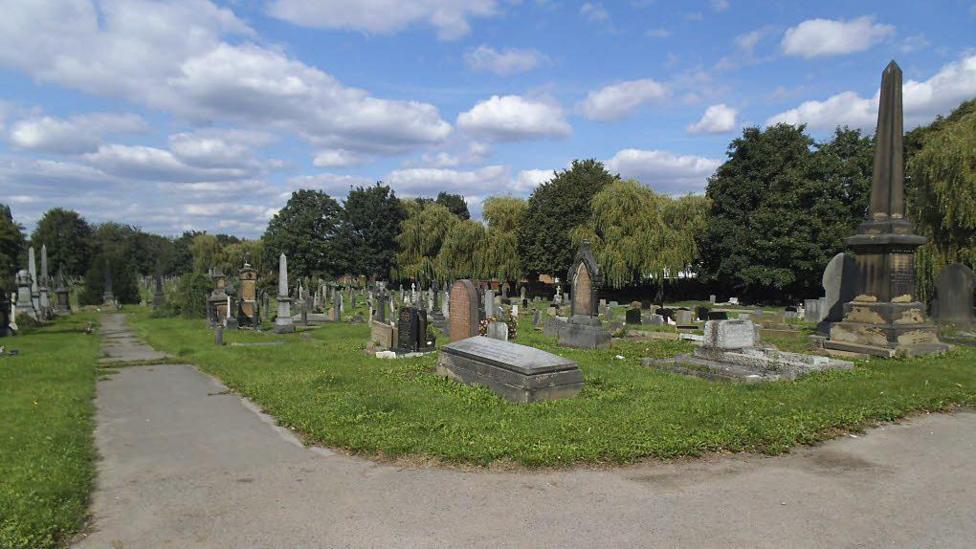 More burial plots for Wakefield will be created, pledges council - BBC News