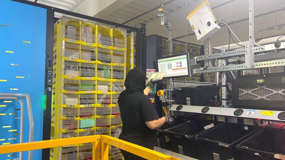 High-tech and huge robots: Inside Amazon's massive £550m warehouse ...