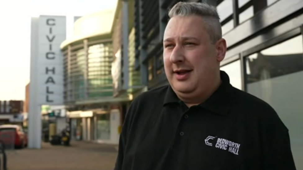 Council considering options over Bedworth Civic Hall lease - BBC News