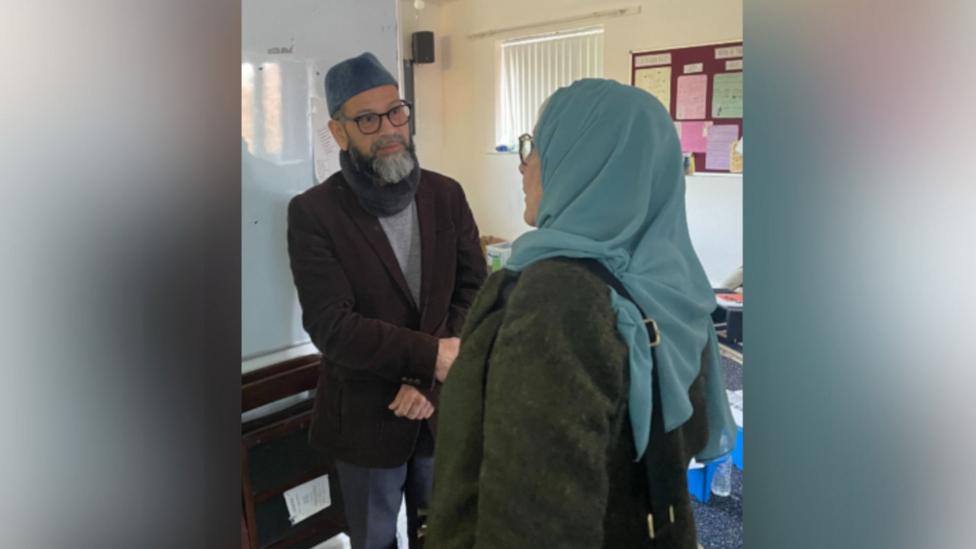 Commissioner funds safeguarding course at 13 Northants mosques - BBC News
