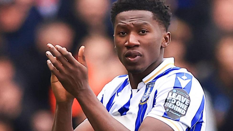 Di'Shon Bernard: Sheffield Wednesday defender signs new contract - BBC ...