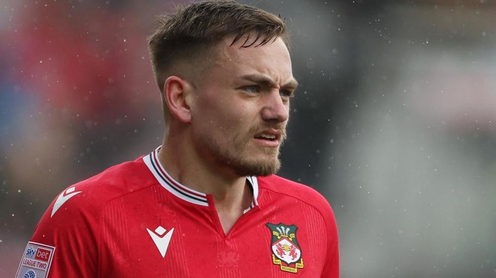 Luke Bolton: Mansfield Town sign defender from Wrexham - BBC Sport