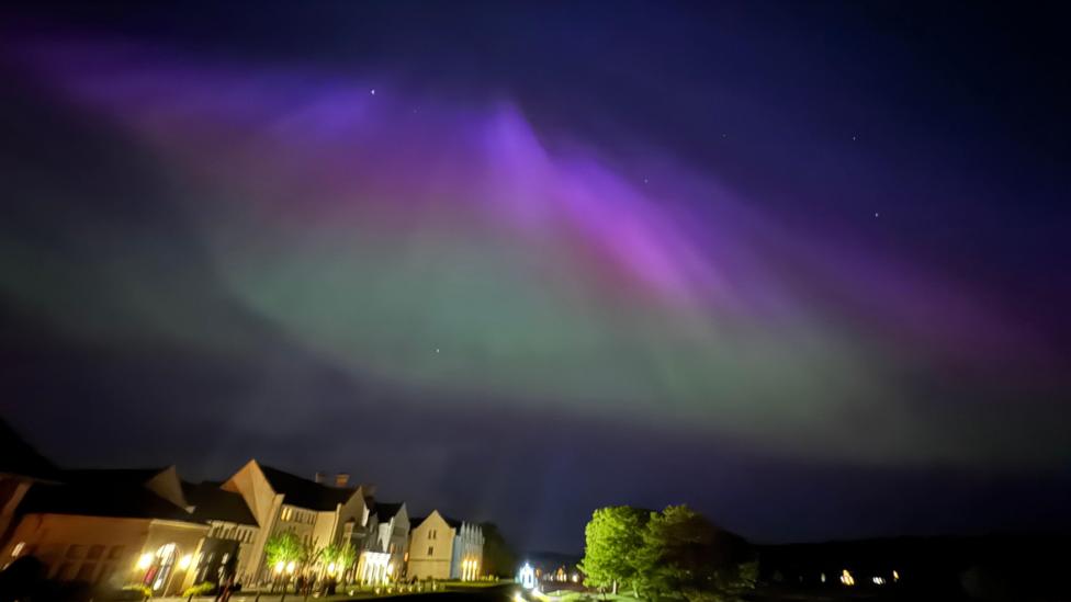 Northern Lights over Northern Ireland and Republic of Ireland - BBC News