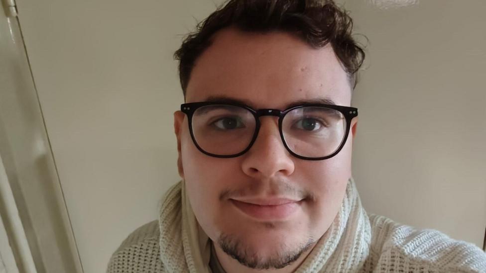 Giggs: Rapper releases song about autism with son ML - BBC News