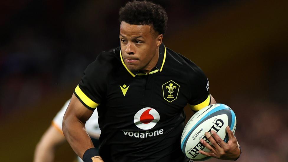 Regan Grace: Cardiff sign Bath's ex-rugby league winger - BBC Sport