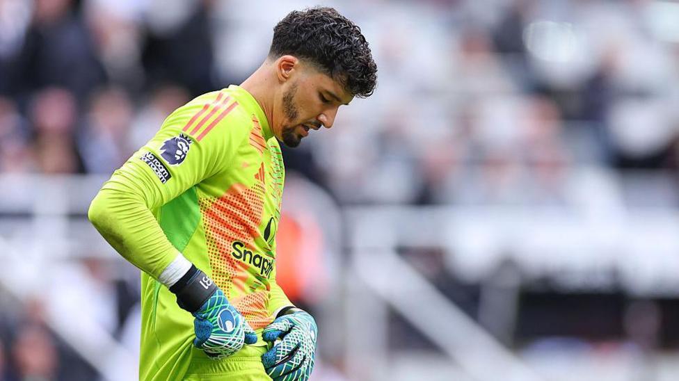 Man Utd: Joshua Zirkzee could miss rest of season because of hamstring ...