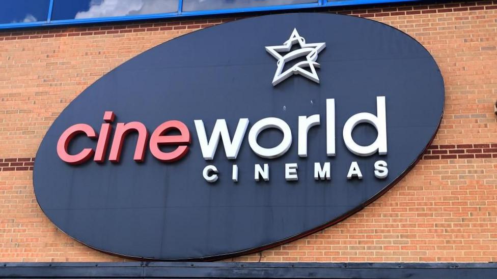 Second set of film fans aim to save Northampton Cineworld - BBC News