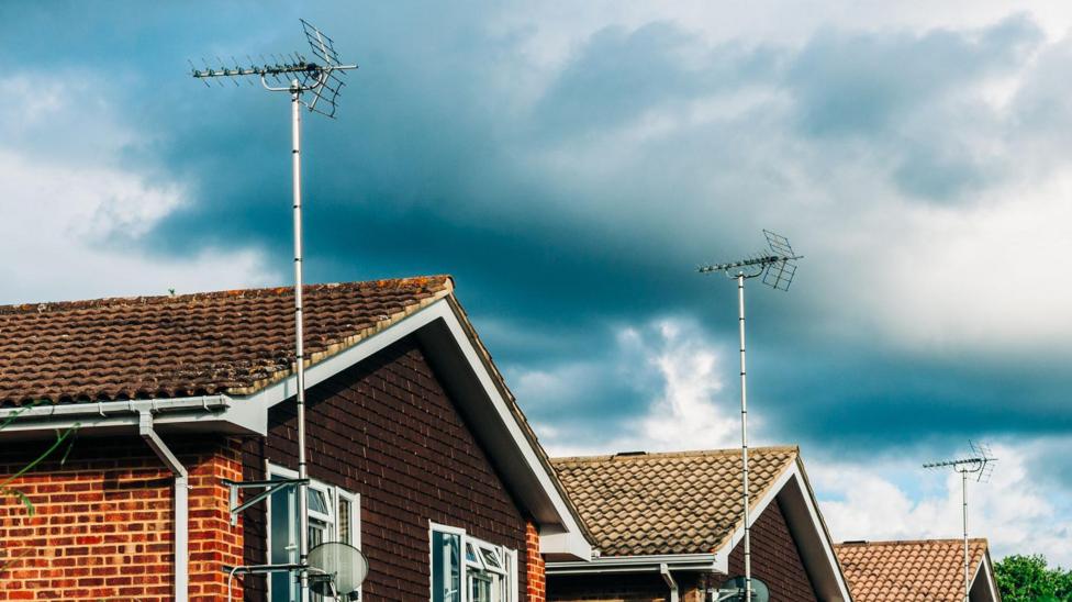 Rural villages to get superfast broadband by 2030 - BBC News