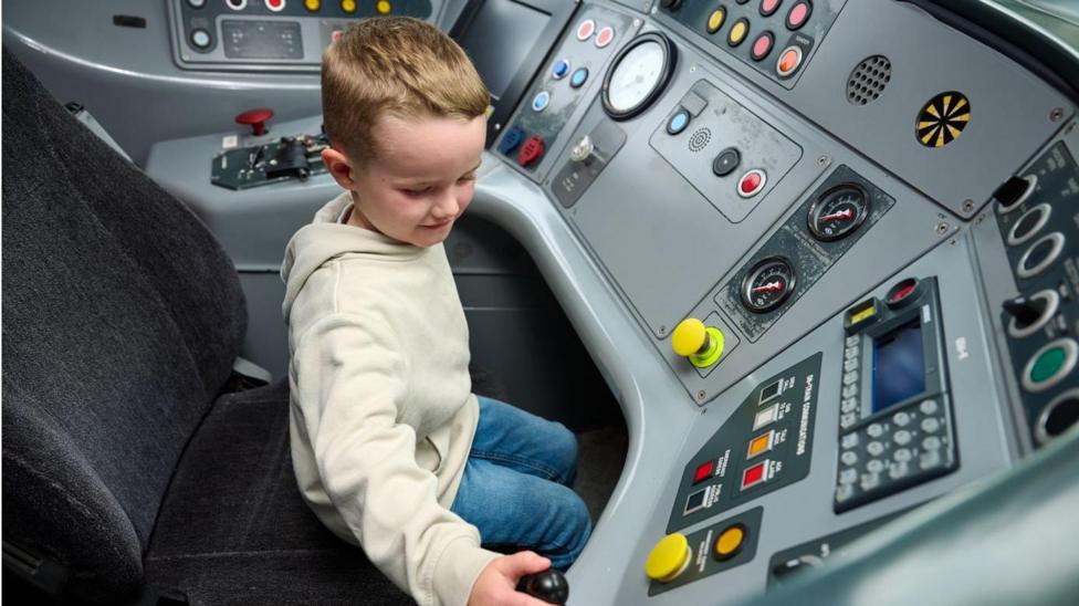 Train superfan, 5, becomes Avanti rookie driver - BBC News