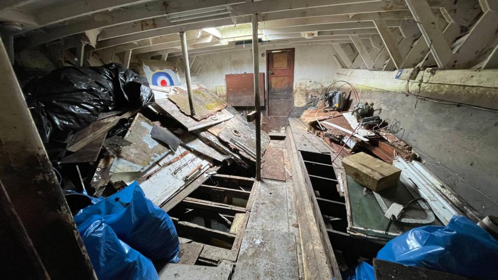 WW2 whaleback boat saved from river ahead of restoration - BBC News