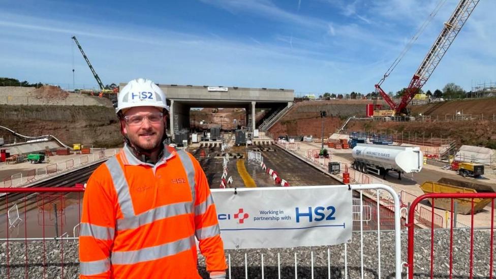 Relief as A46 Kenilworth closure set to reopen on target - BBC News