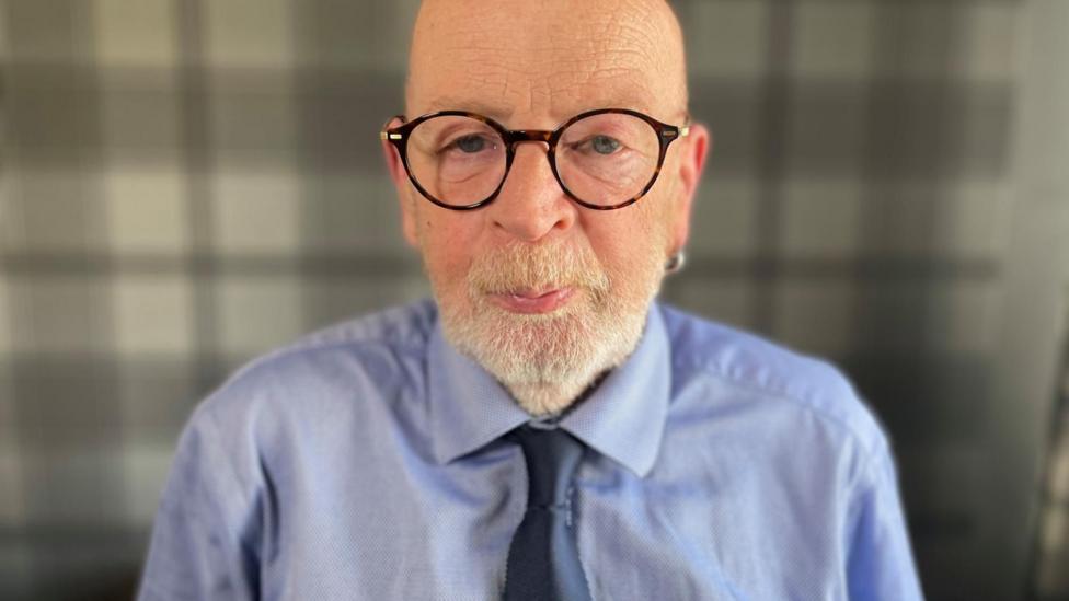 EIS union urges teachers in Scotland to accept new pay deal - BBC News