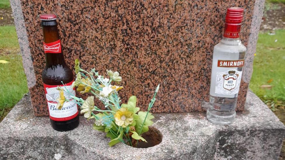 Angus graveyard visitors told not to leave alcohol - BBC News