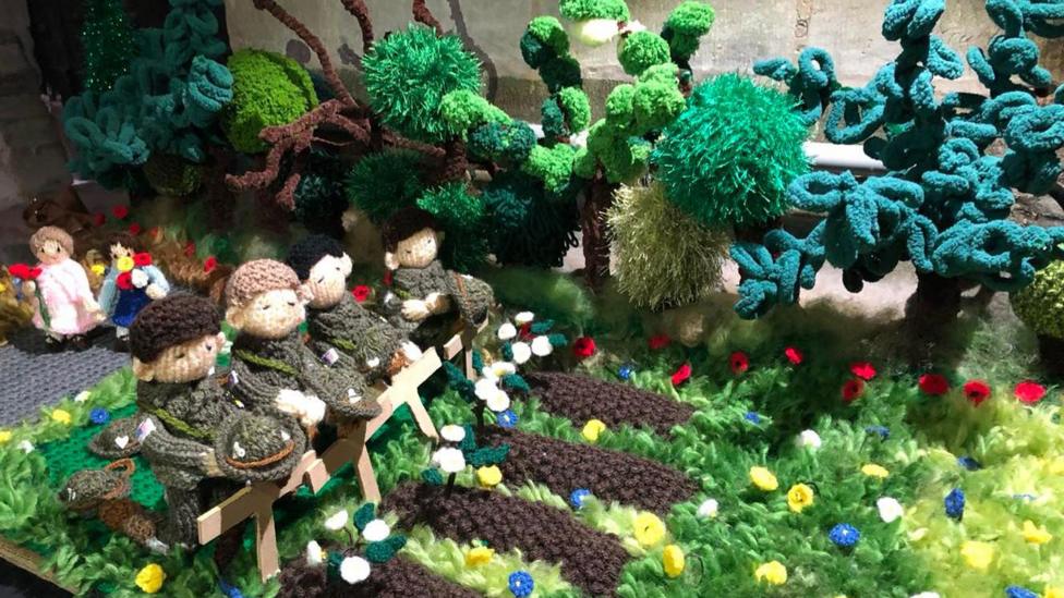 Army of knitted soldiers raise awareness for D-Day - BBC News