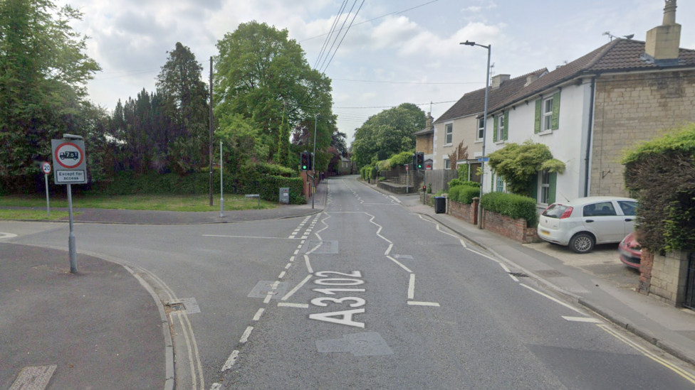 A3102 roadworks in Wiltshire as crossing is upgraded - BBC News