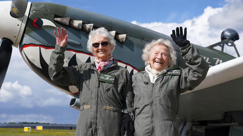 Kent World War Two Veterans Fly In Spitfires For 100th Birthdays Bbc