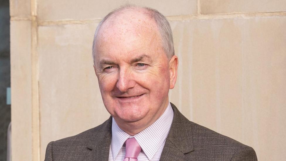 Veteran RTÉ journalist Tommie Gorman has died - BBC News