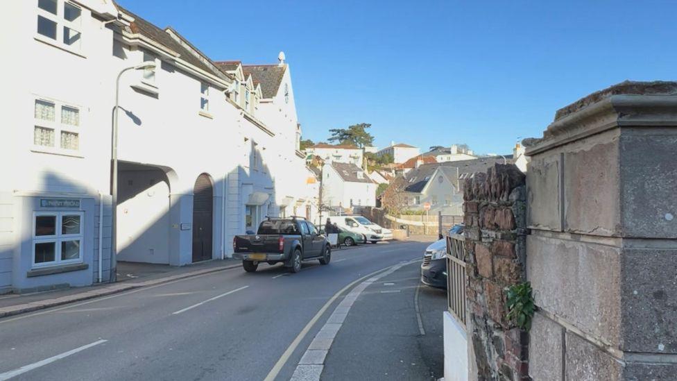 Jersey police appeal over 'road rage' attack on Trinity Road - BBC News