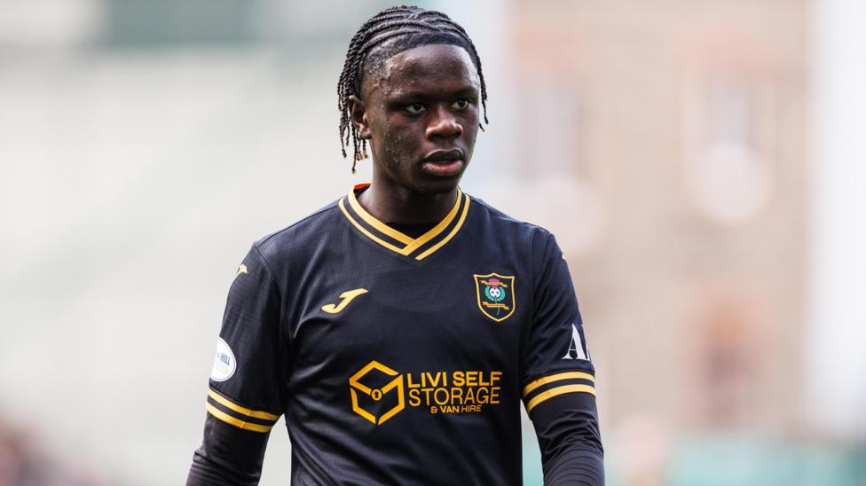 Livingston's Mahamadou Susoho recalled by Man City - BBC Sport