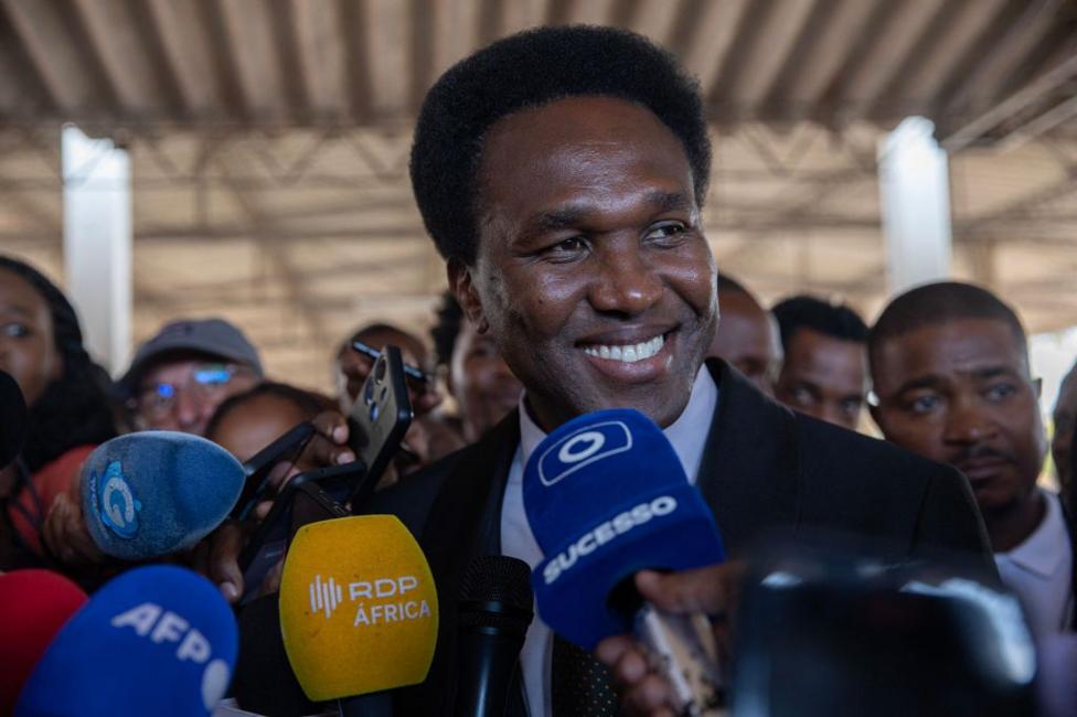 Mozambique opposition lawyer and party official shot dead - BBC News