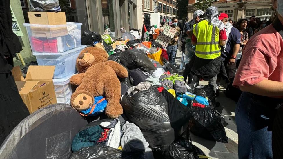 Pro-Palestine students end month-long LSE building encampment - BBC News
