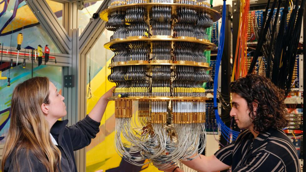 Google unveils 'mind-boggling' quantum computing chip - BBC News