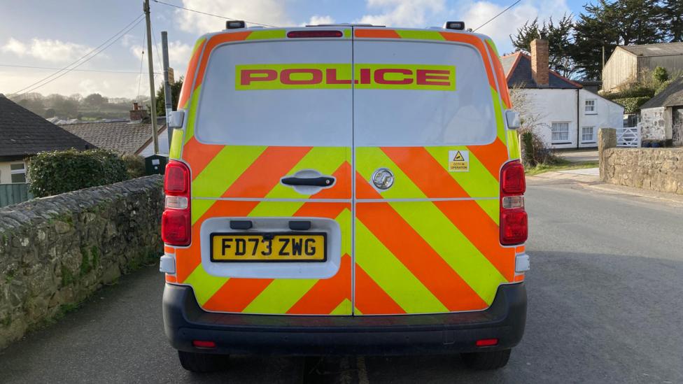 Tribute to 'kind and gentle' man killed in Cornwall crash - BBC News