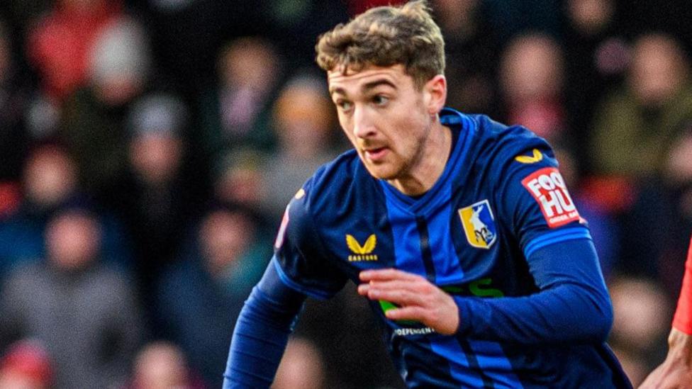 Lewis Brunt: Wrexham sign Leicester City defender - BBC Sport