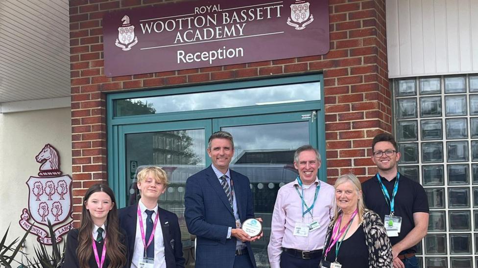 Wiltshire schools recognised for encouraging healthy living - BBC News