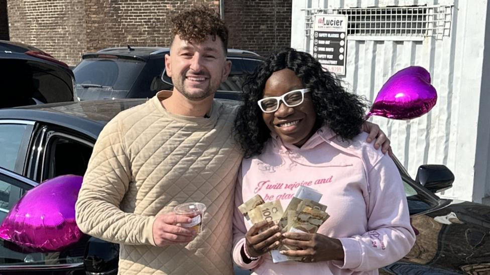 Why do kindness influencers get criticised? - BBC News