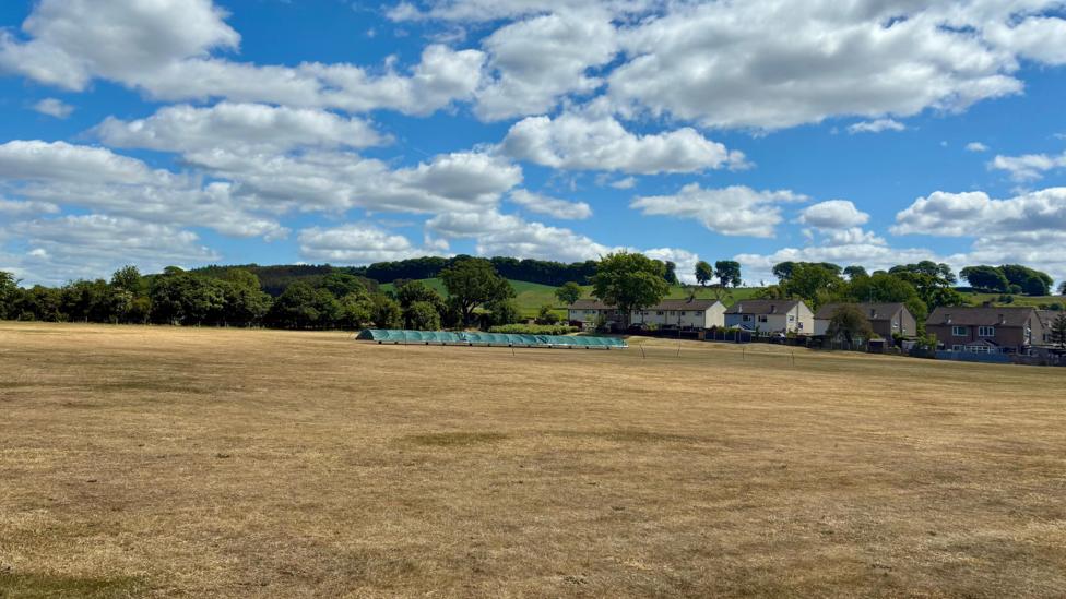 Dry weather: Why drought is hitting parts of the North - BBC News