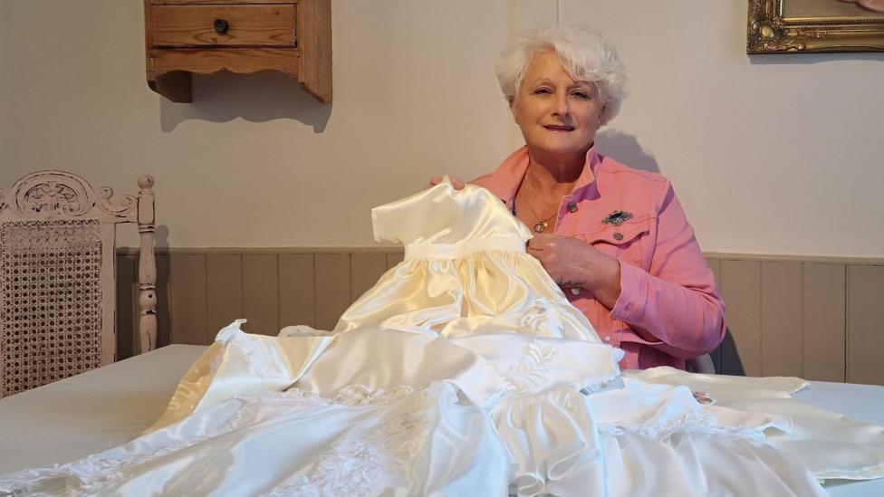 Wedding dresses become gowns for stillborn babies - BBC News