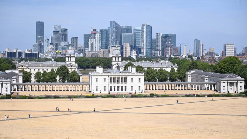 UK heatwave: Why do our cities get so hot? - BBC Weather