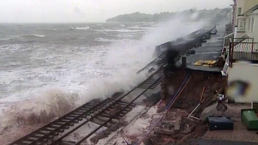 Fresh fears for South West's rail link in Dawlish after storms - BBC News