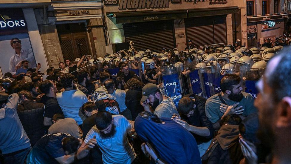 Turkey arrests journalists over alleged cartoon of Prophet Muhammad ...