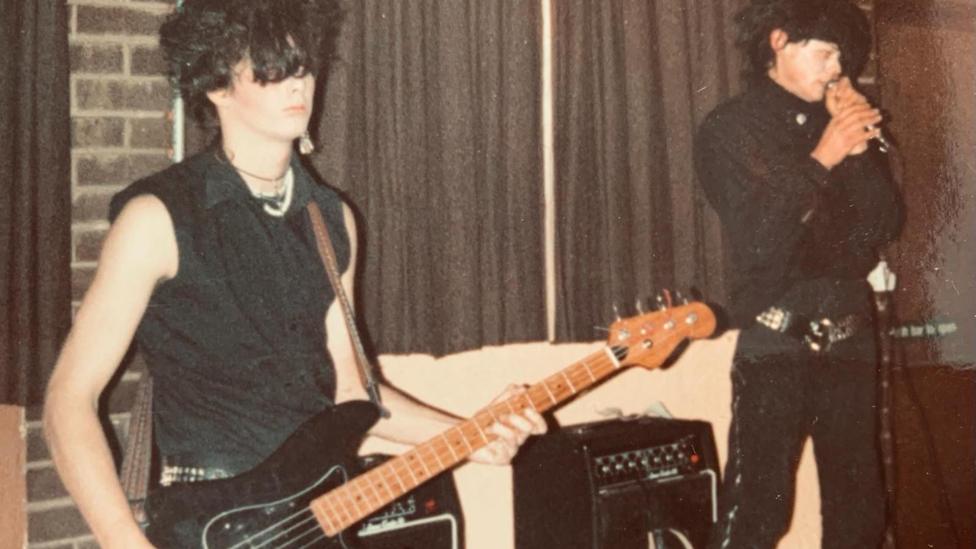 Kim Avis: The Suffolk punk who became an international fugitive - BBC News