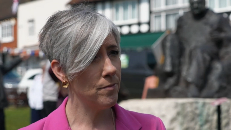 Lib Dems' Daisy Cooper visits Kent ahead of local elections - BBC News