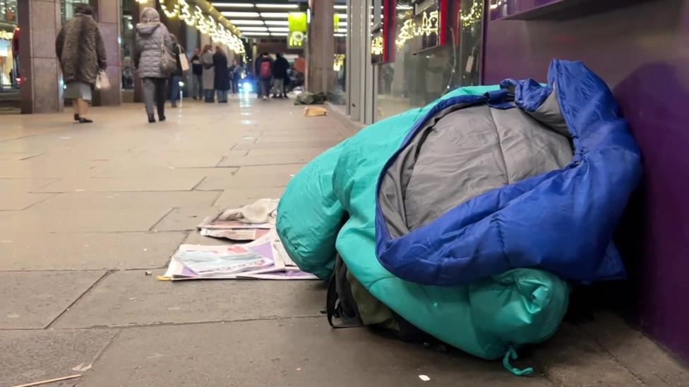 London rough sleeping: 'No time is a good time to be homeless' - BBC News