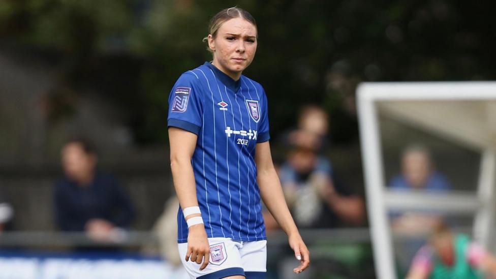 Maisy Barker: Ipswich full-back believes change of sides can boost ...
