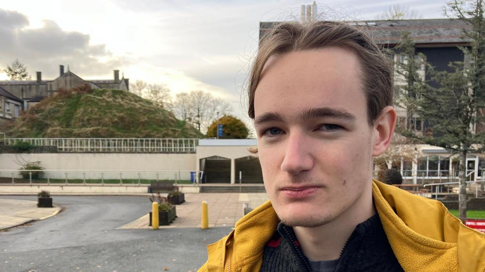 Lampeter University: Students angry over plans to move courses - BBC News