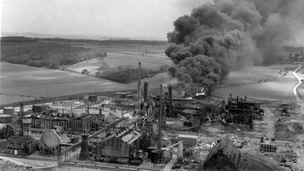 Flixborough chemical plant disaster 'not forgotten' 50 years on - BBC News